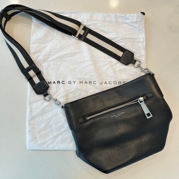 Marc Jacobs | Bags | Marc Jacobs Gotham Leather Bucket Bag In Black ...